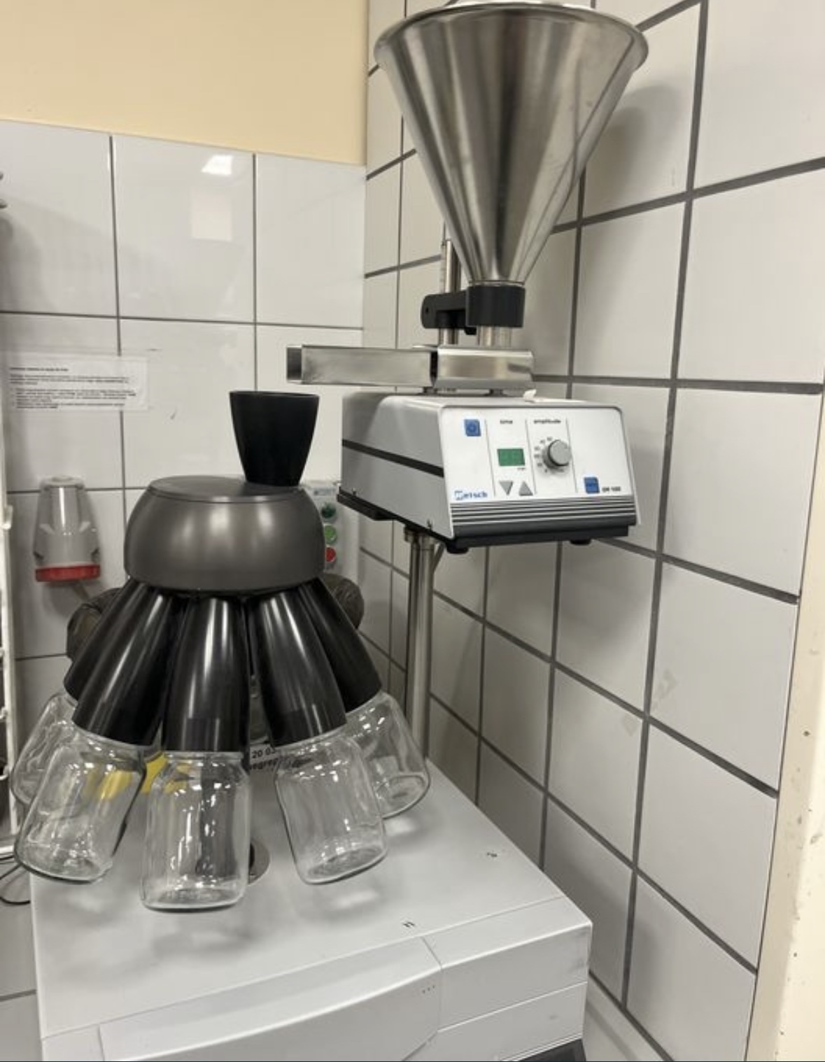 Dzielnik prób Retsch PT 100 – LABMED.TECH